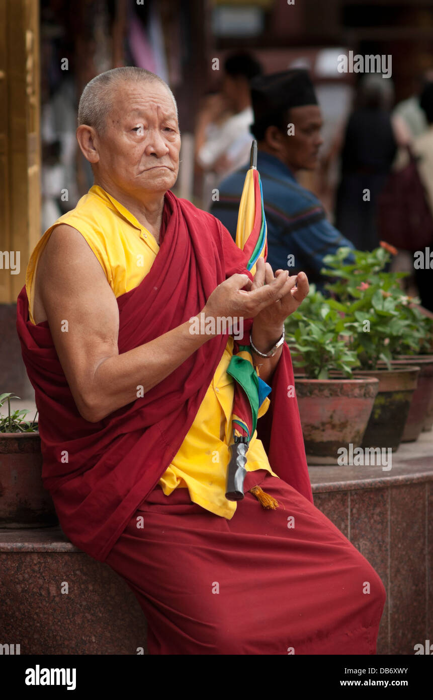 Old Tibetan Monk Praying Stock Photo - Alamy