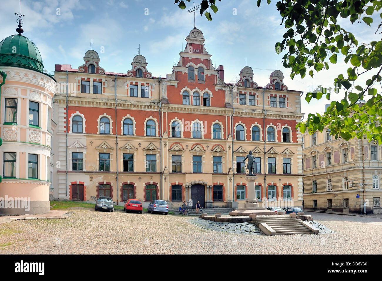 Vyborg. Town Hall Square. Monument Torgils Knutsson Stock Photo - Alamy