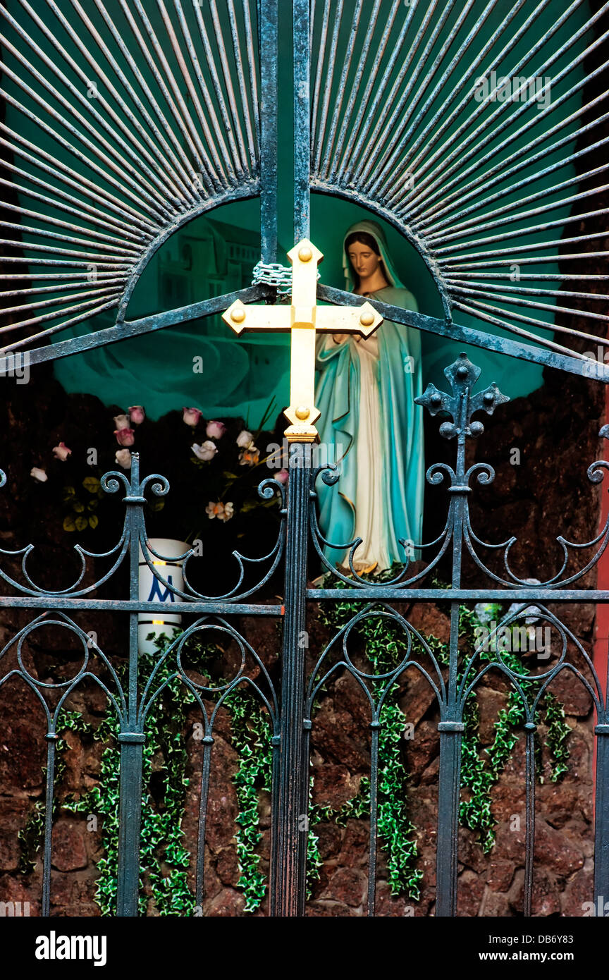 Cross metal iron gate hi-res stock photography and images - Alamy