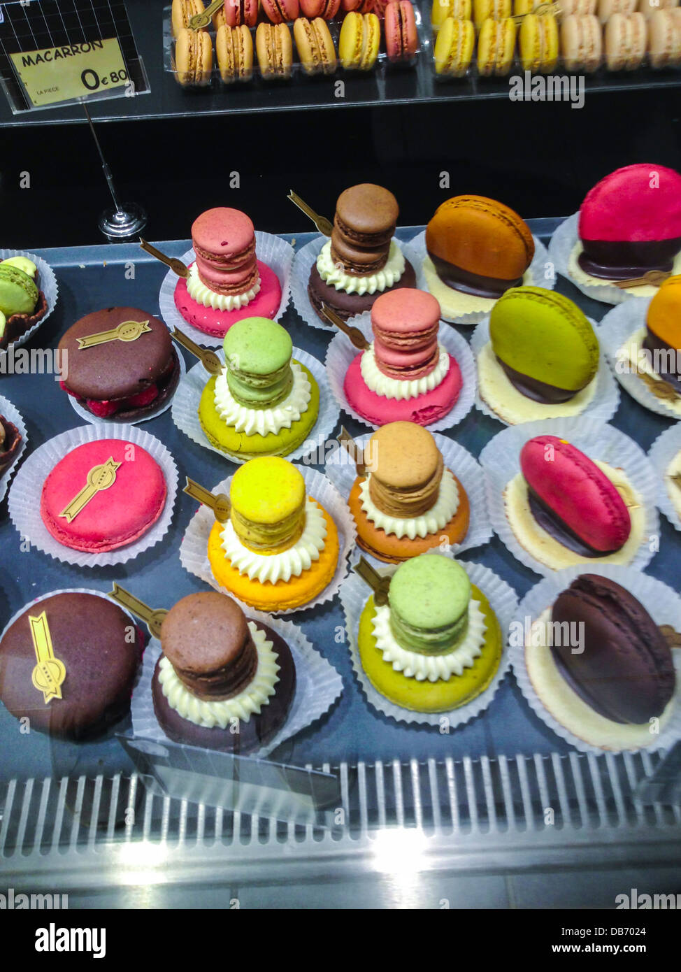 Shop front window display cakes hi-res stock photography and images - Alamy