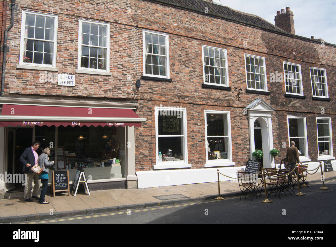 Shops and restaurants in Blake Street, York Stock Photo - Alamy