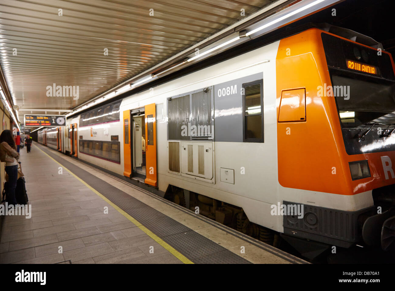 R2 Rodalies de Catalunya train in passeig de gracia underground main ...
