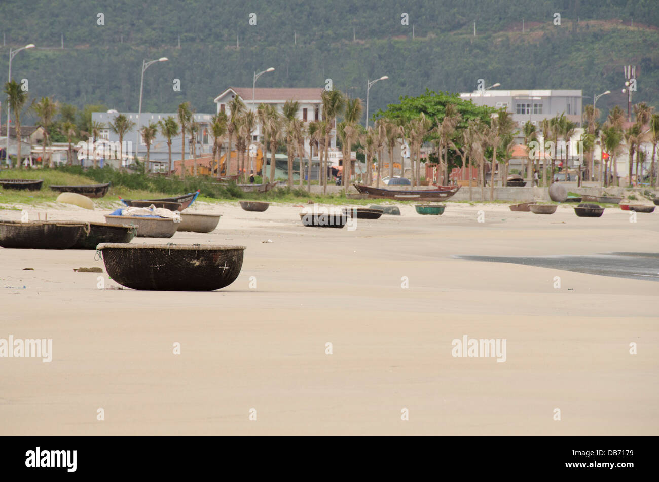 Vietnam danang vietnamese round boats hi-res stock photography and ...