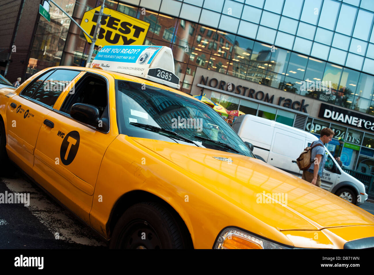 Taxi cab on downtown Manhattan street Stock Photo - Alamy