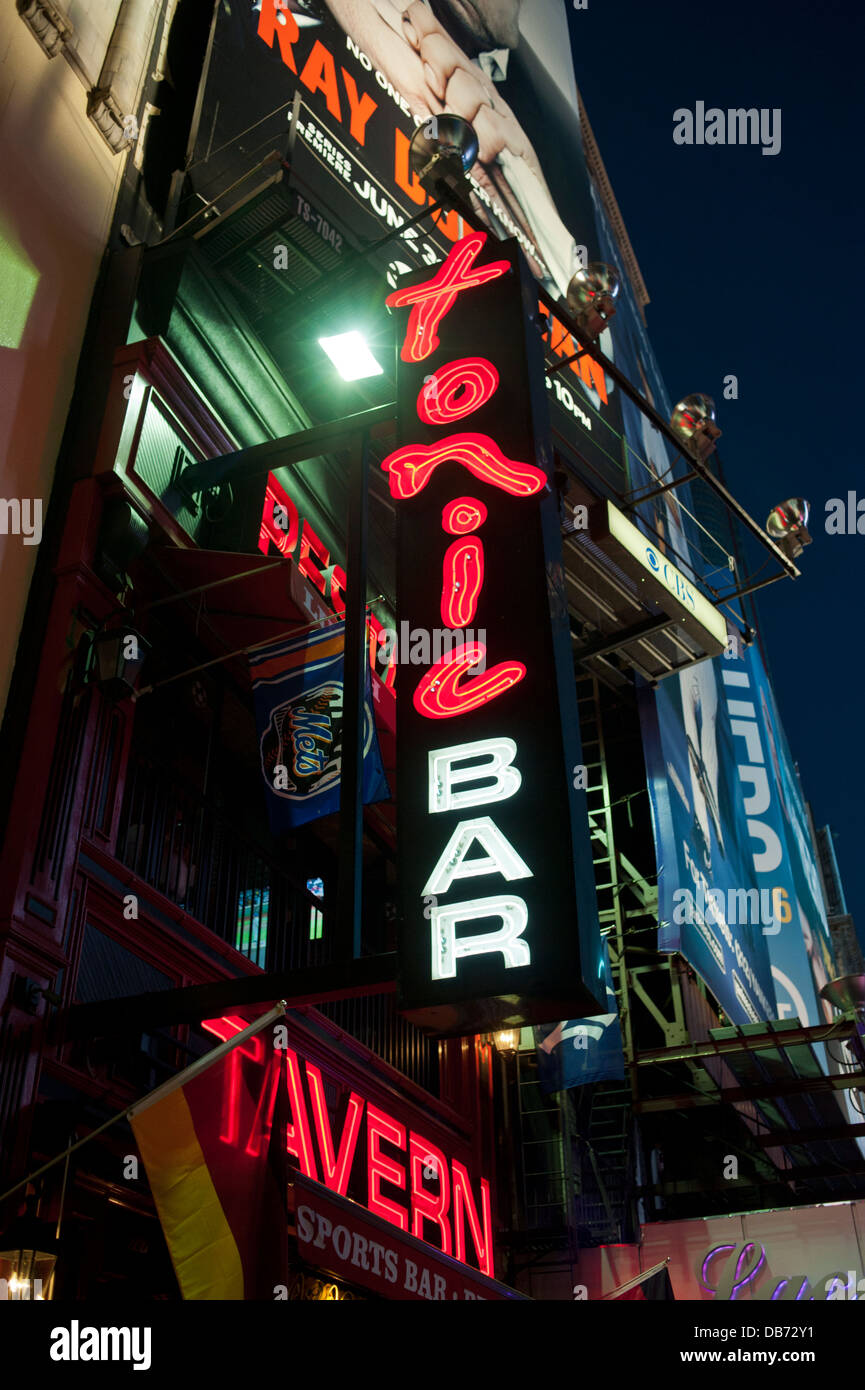 Tonic Bar Tavern, Times Square New York City Stock Photo - Alamy