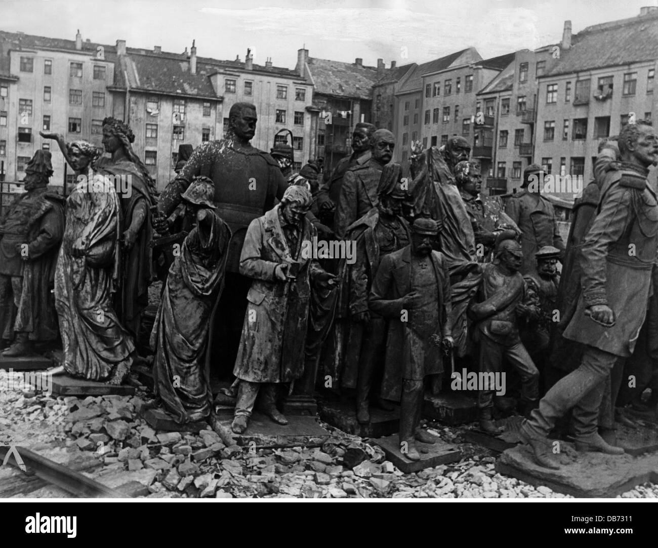 post war period, destroyed cities, Germany, Hamburg, statues, late ...