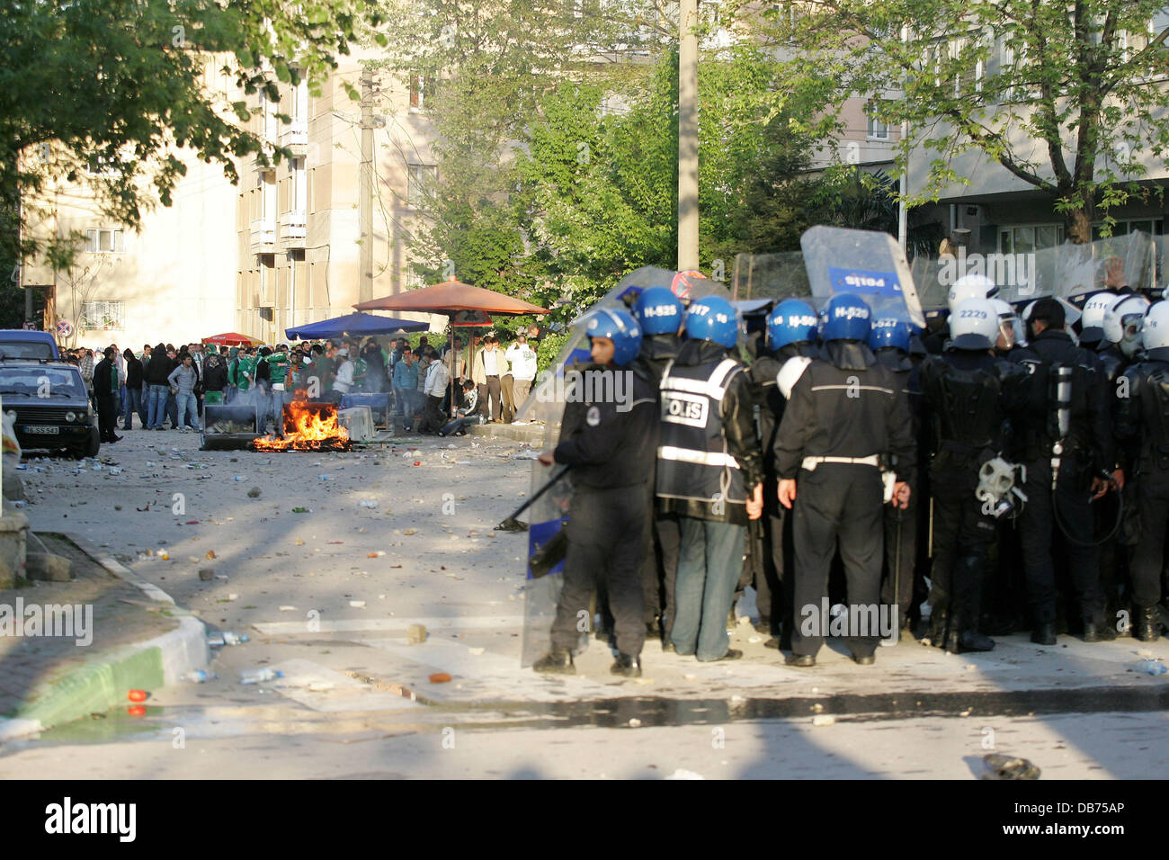 The football match between Besiktas and Bursaspor was cancelled after ...