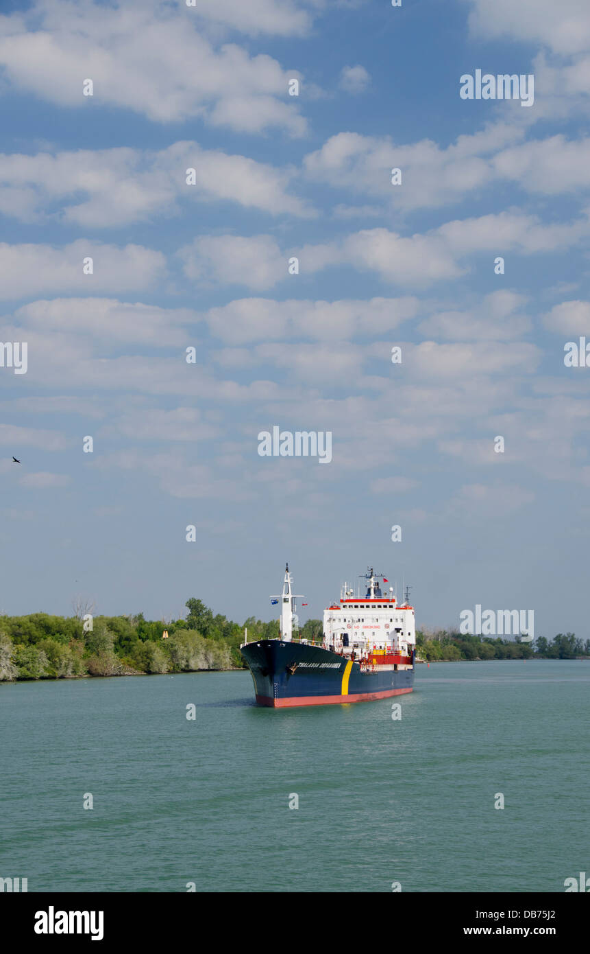 USA/Canada, Welland Canal. Cargo ship Stock Photo - Alamy