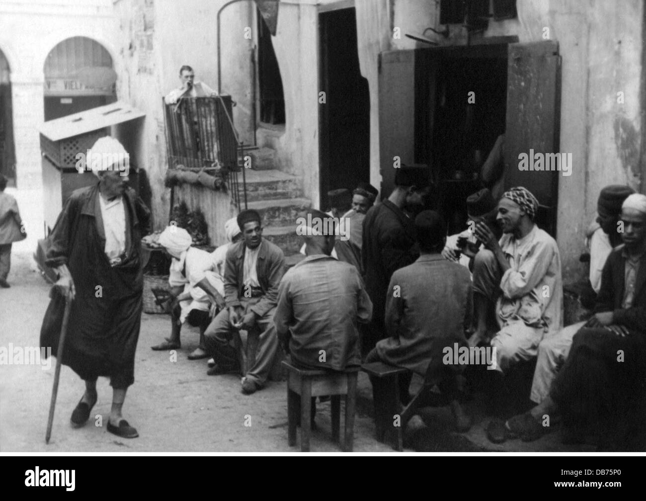 Algeria People Black and White Stock Photos & Images - Alamy