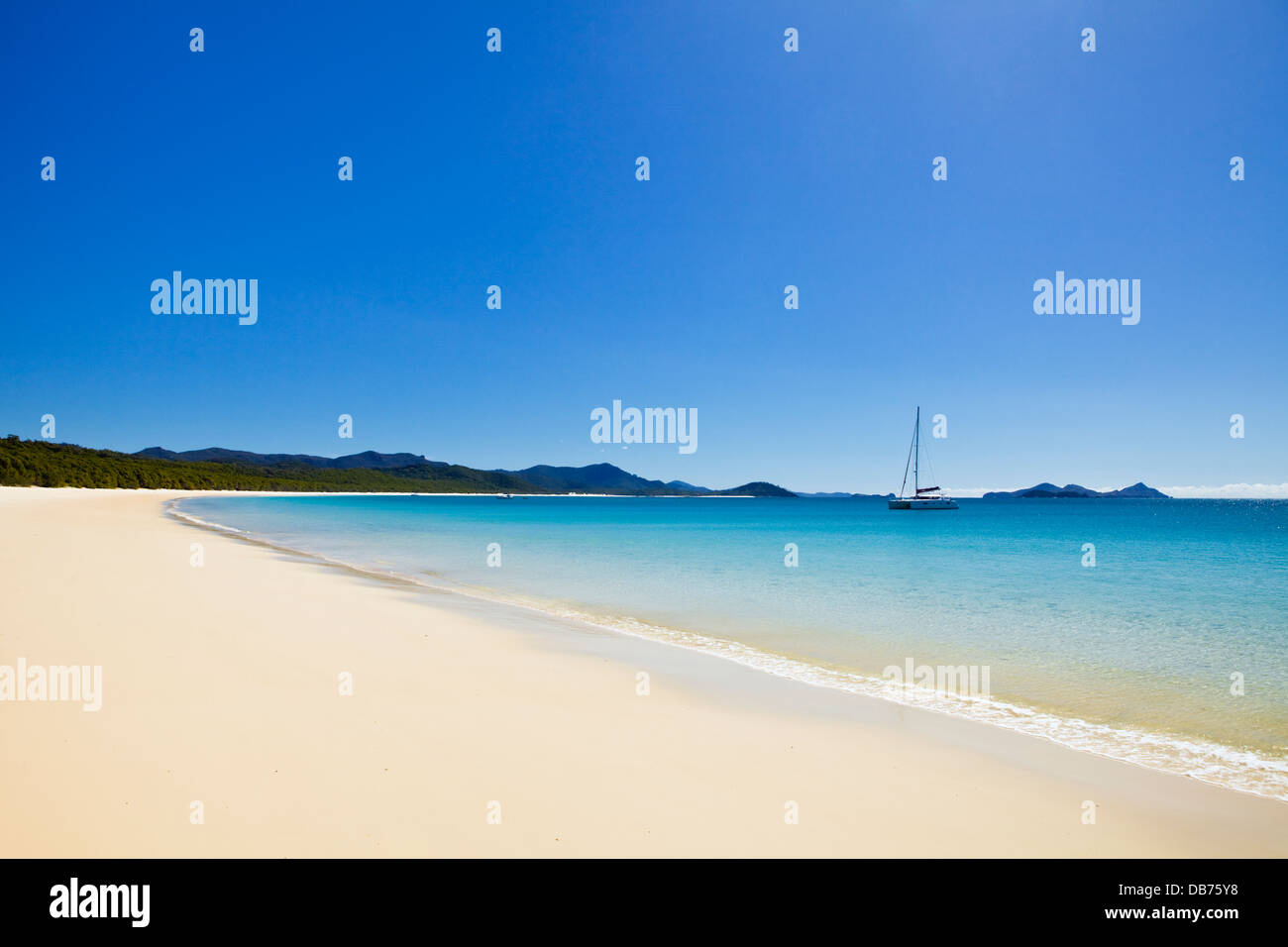 View along Whitehaven Beach in Whitsunday Islands National Park ...