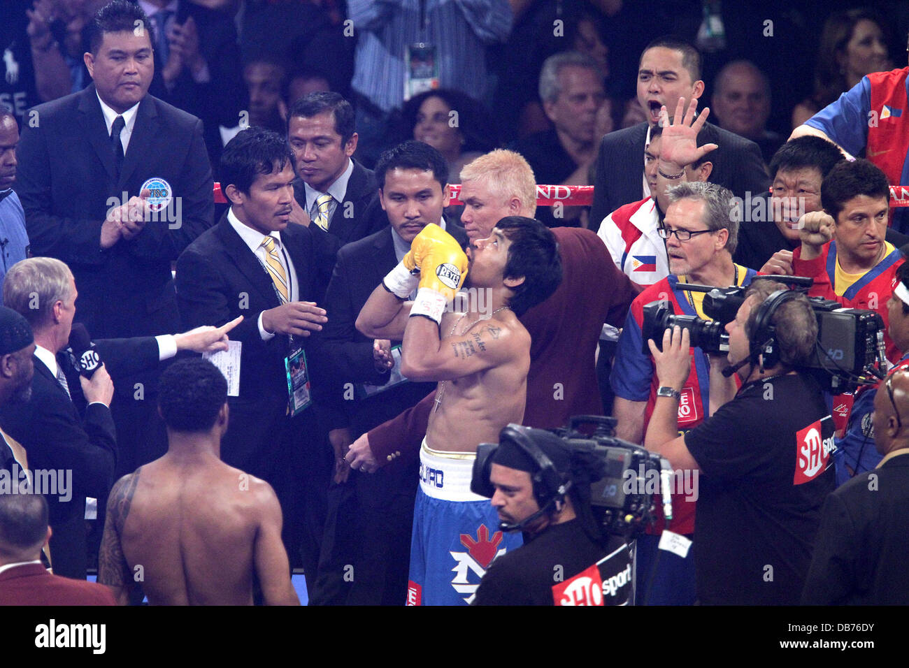 Manny Pacquiao Filipino boxer Manny Pacquiao retains his WBO ...