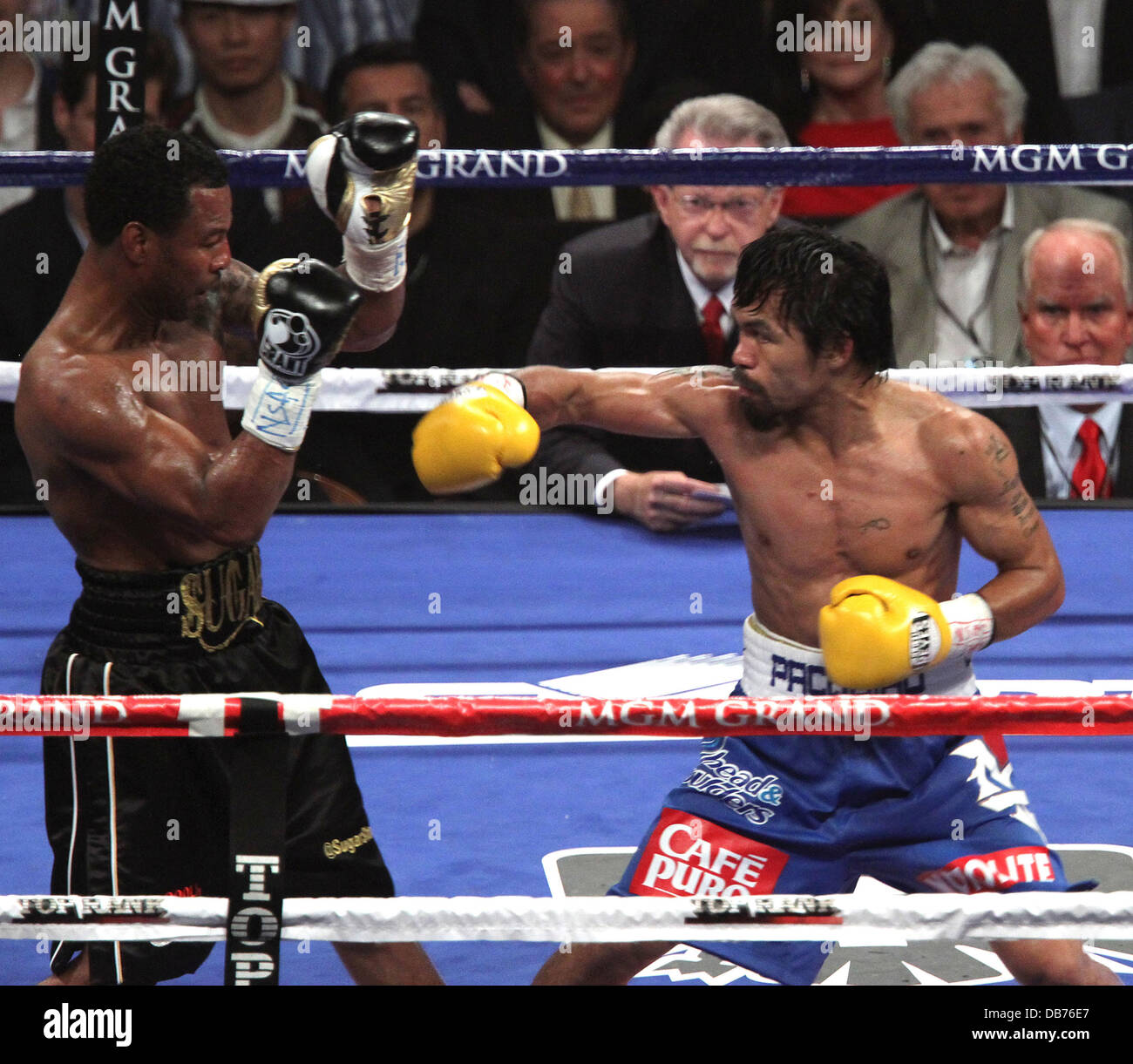 Manny Pacquiao Praying