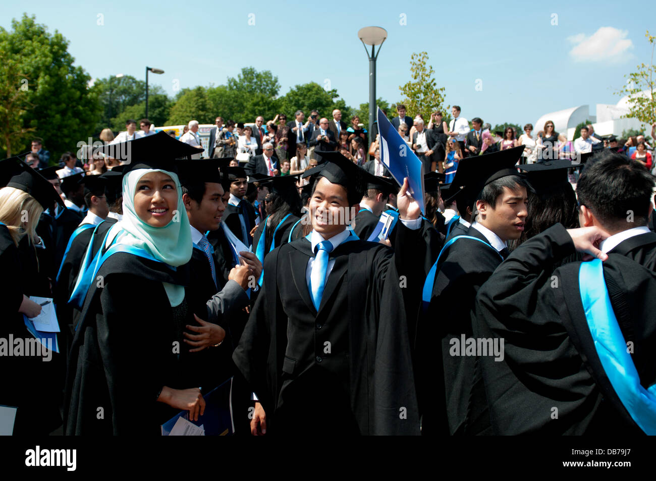 Muslim graduation hi-res stock photography and images - Alamy