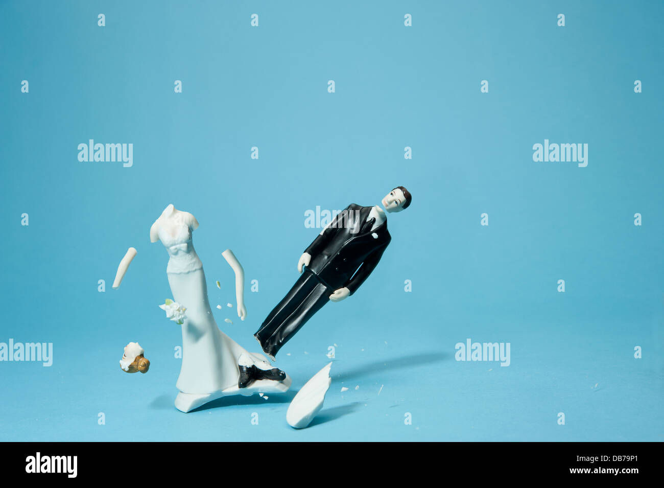 Broken wedding cake topper hi-res stock photography and images - Alamy