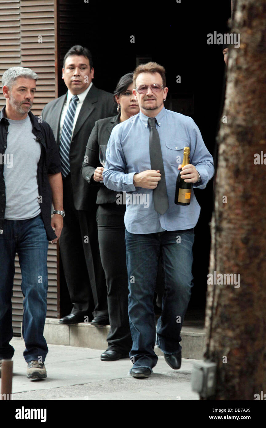 U2's Bono gave Mexican fans a treat yesterday by posing for photographs ...