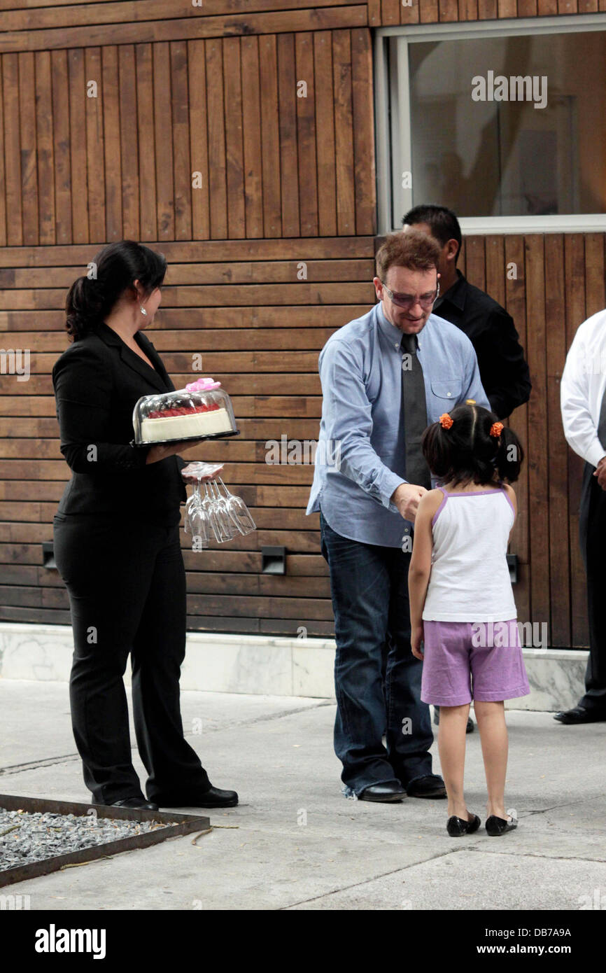U2's Bono gave Mexican fans a treat yesterday by posing for photographs ...