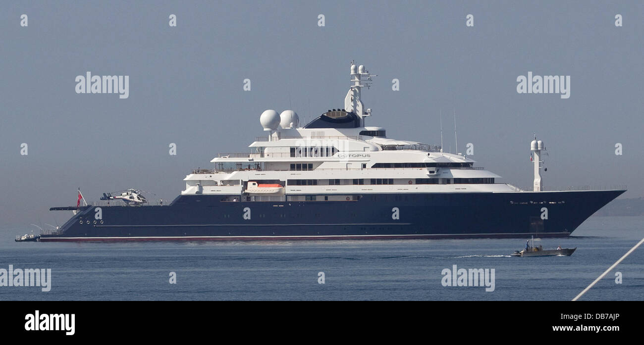 Microsoft founder Paul Allen's yacht Octopus, anchored off the coast of ...