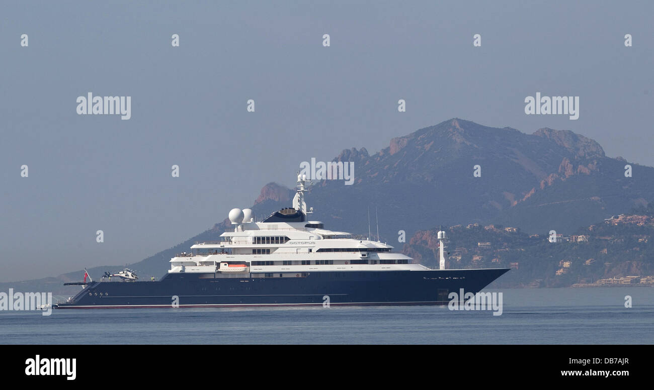 Microsoft founder Paul Allen's yacht Octopus, anchored off the coast of ...