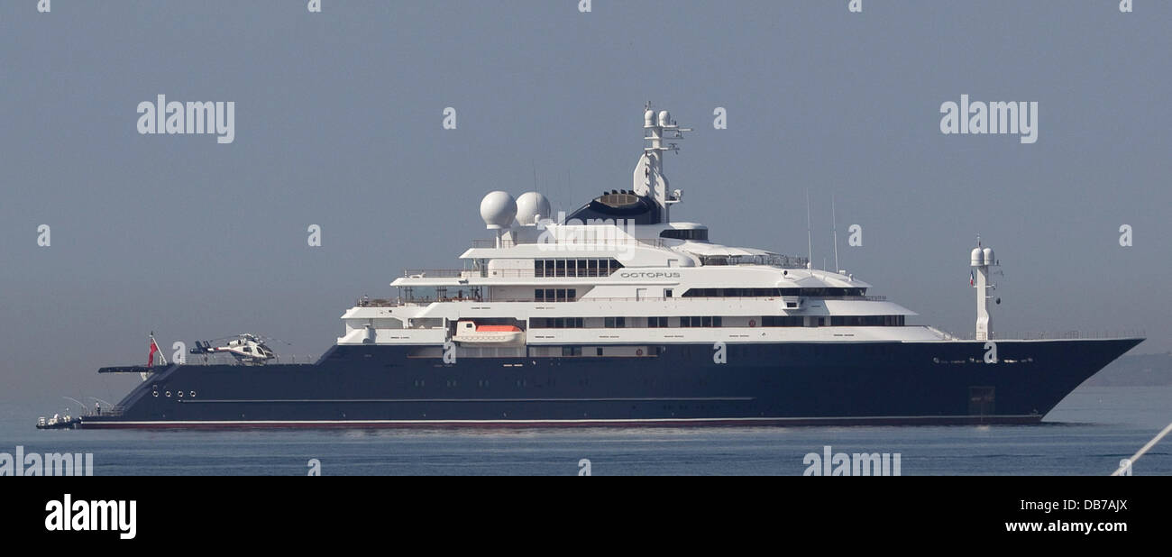 Microsoft founder Paul Allen's yacht Octopus, anchored off the coast of ...