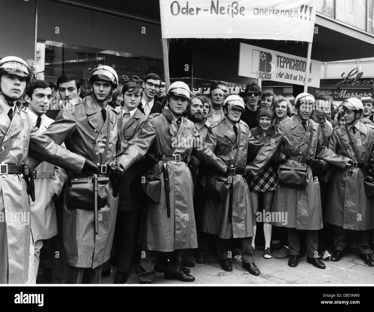 Demonstration demonstrator manifestation Black and White Stock Photos ...