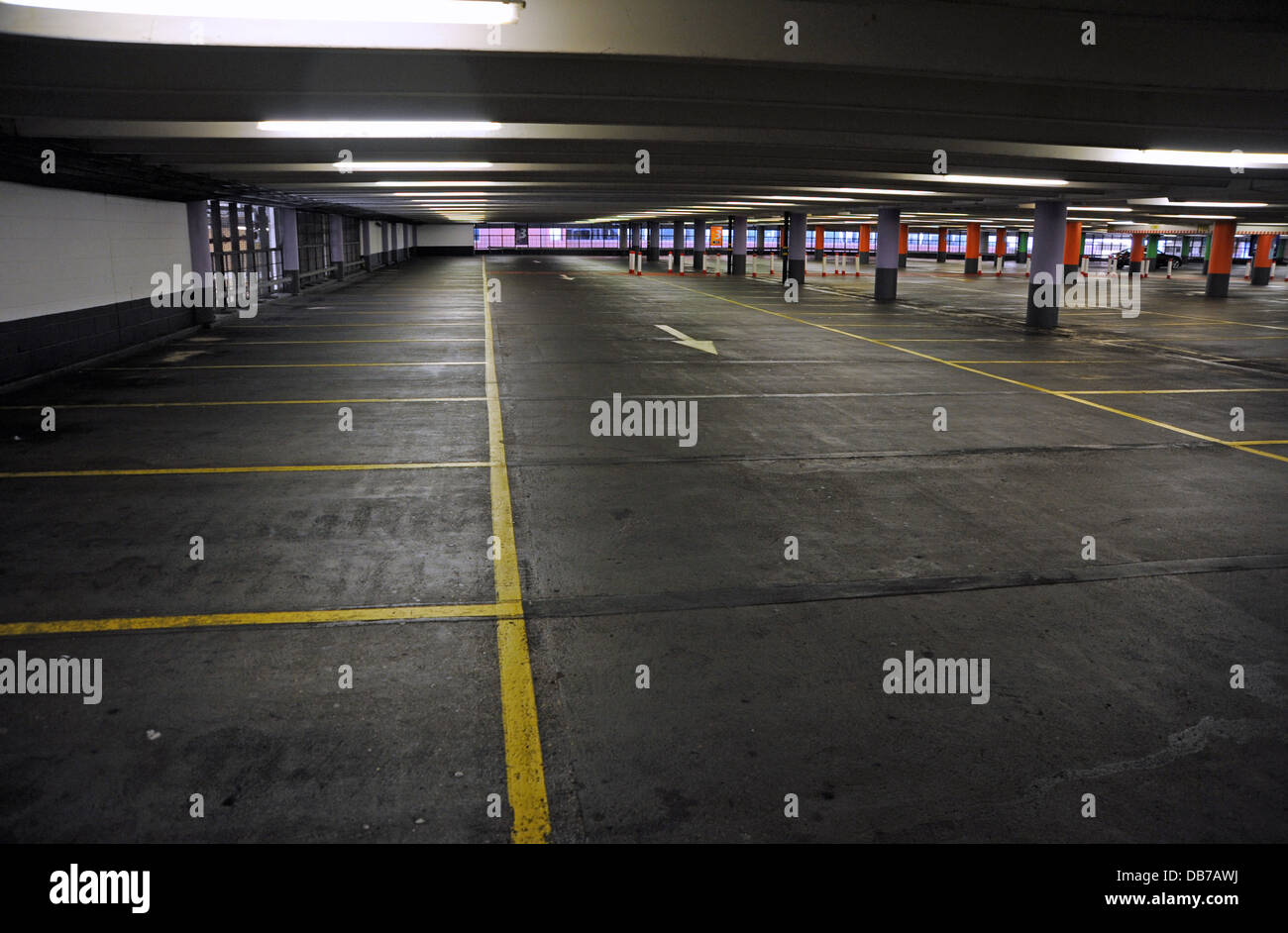 Size of parking bays hi-res stock photography and images - Alamy