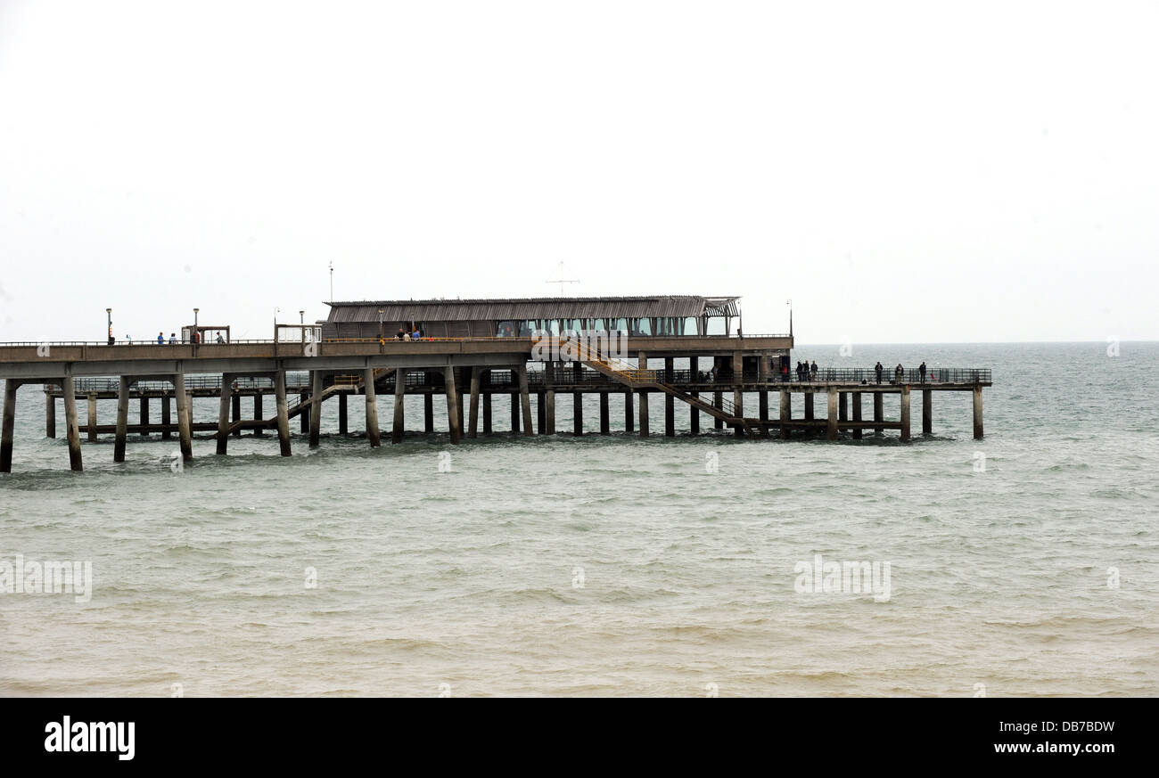 Deal pier hi-res stock photography and images - Alamy