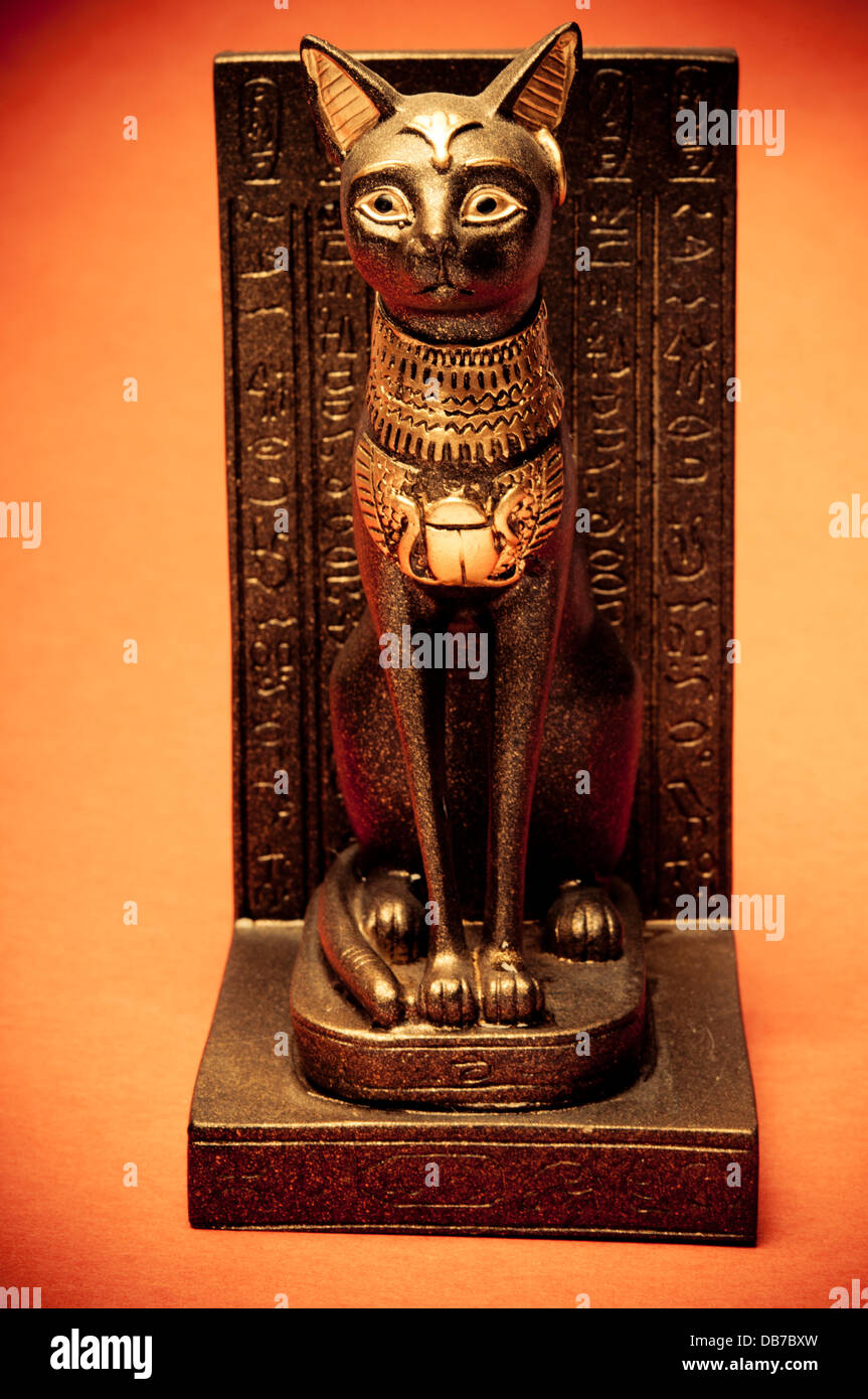 Egyptian goddess bastet hi-res stock photography and images - Alamy