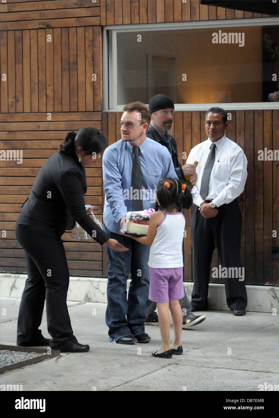 U2's Bono gives Mexican fans a treat by posing for photographs and ...
