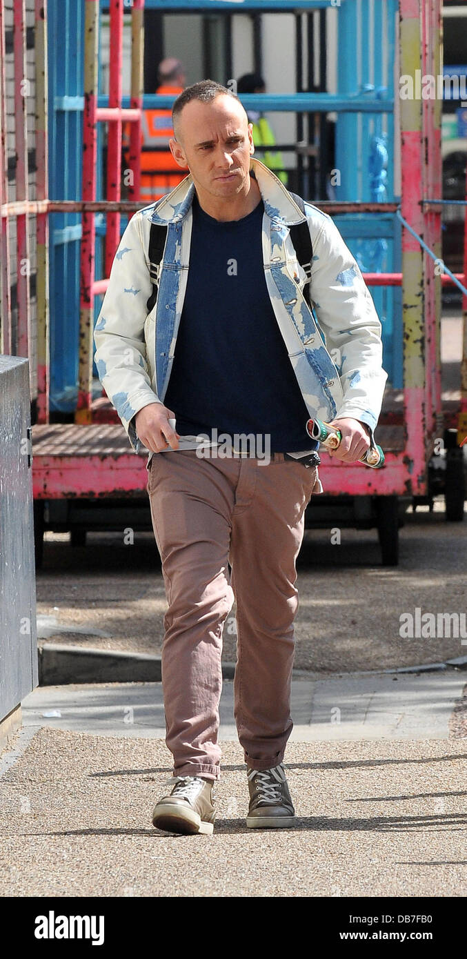 Mark Heyes leaving the London studios after appearing on "Daybreak ...