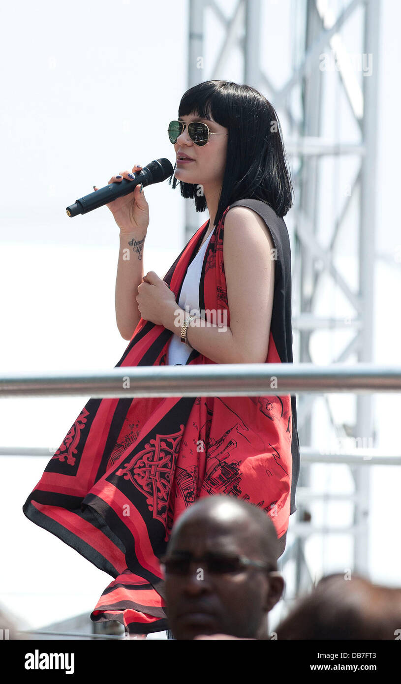 Jessie J rehearsing before her performance at Croisette Palais des ...