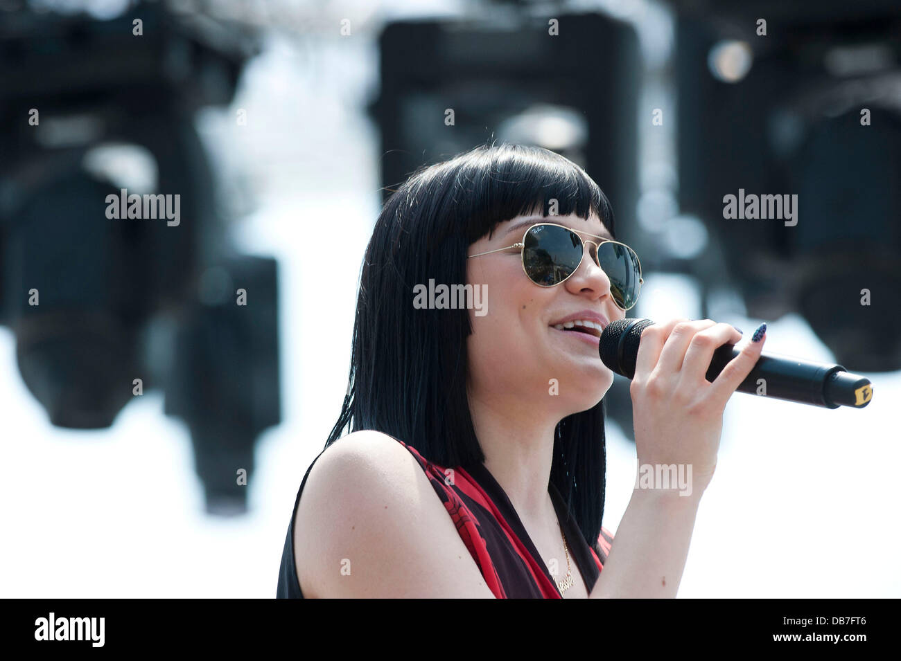 Jessie J rehearsing before her performance at Croisette Palais des ...