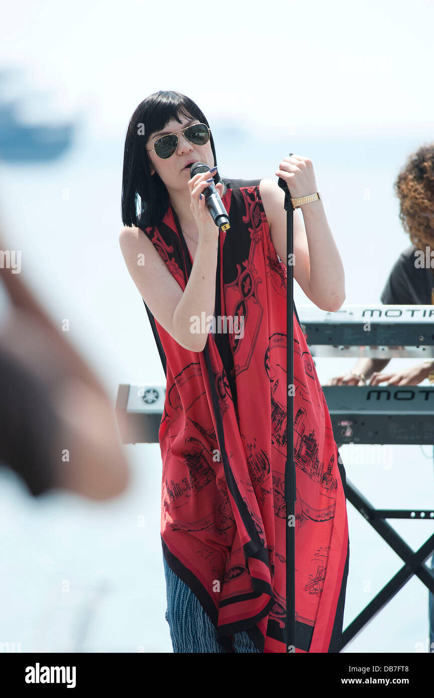 Jessie J rehearsing before her performance at Croisette Palais des ...