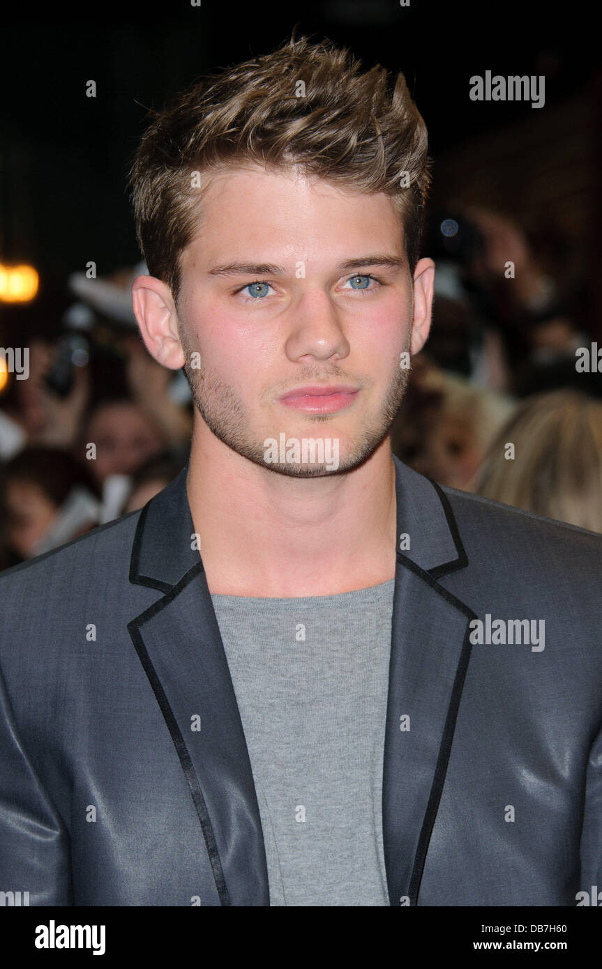 Jeremy irvine pirates caribbean hi-res stock photography and images - Alamy