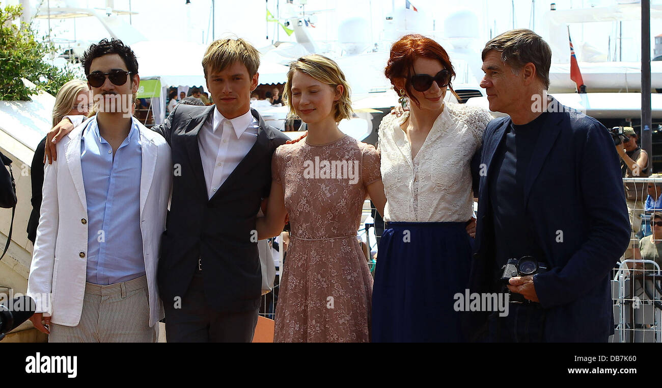 Jason Lew, Henry Hopper, Mia Wasikowska, Bryce Dallas Howard and ...