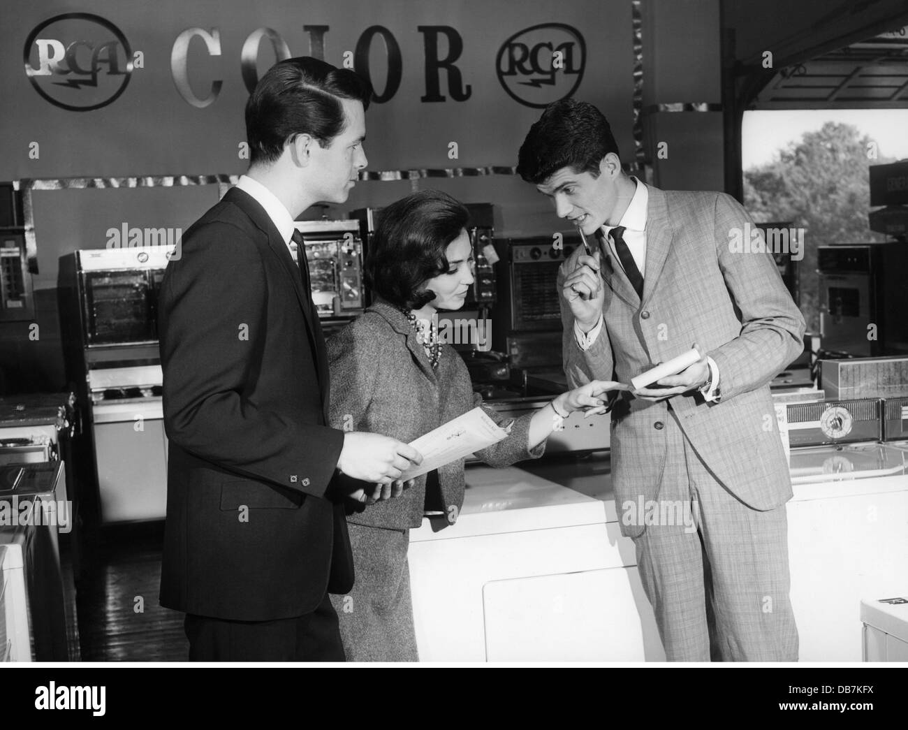 Shop clerks hi-res stock photography and images - Alamy