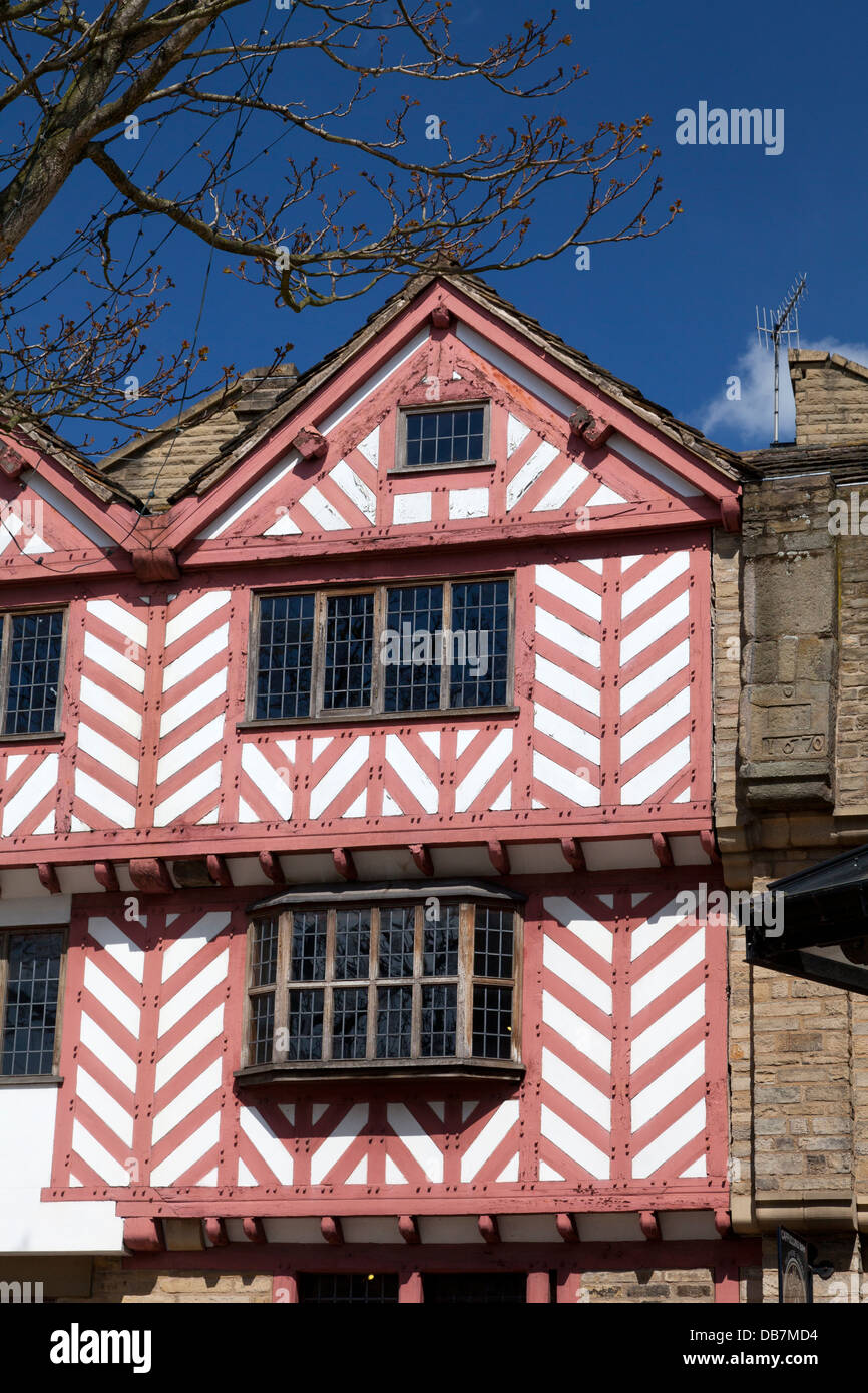 Timber framed building 17th century hi-res stock photography and images ...