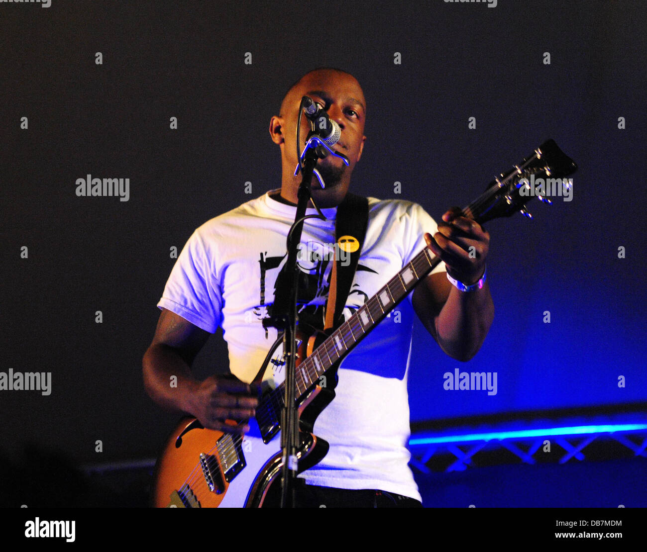 Cosmo Jarvis Bearded Theory Festival 2011 in Kedelston - Day One ...