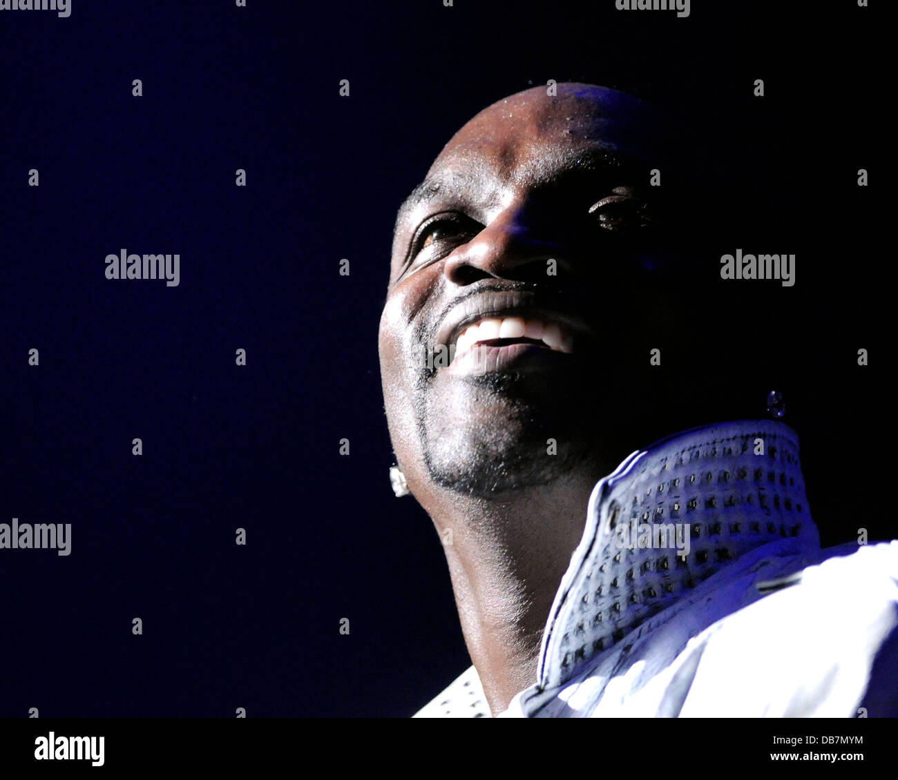 Akon performs live at the Air Canada Centre as opening act for Usher's ...