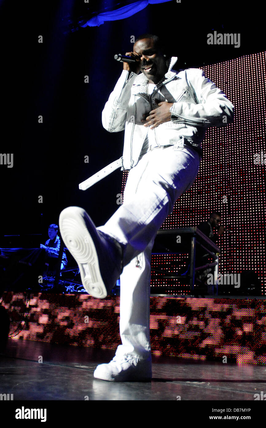Akon performs live at the Air Canada Centre as opening act for Usher's ...