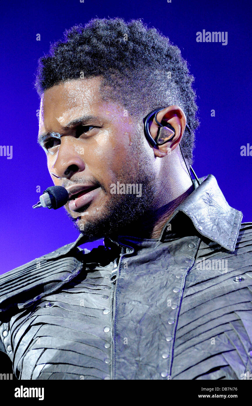 Usher performs on stage at The Air Canada Centre during his OMG Tour ...