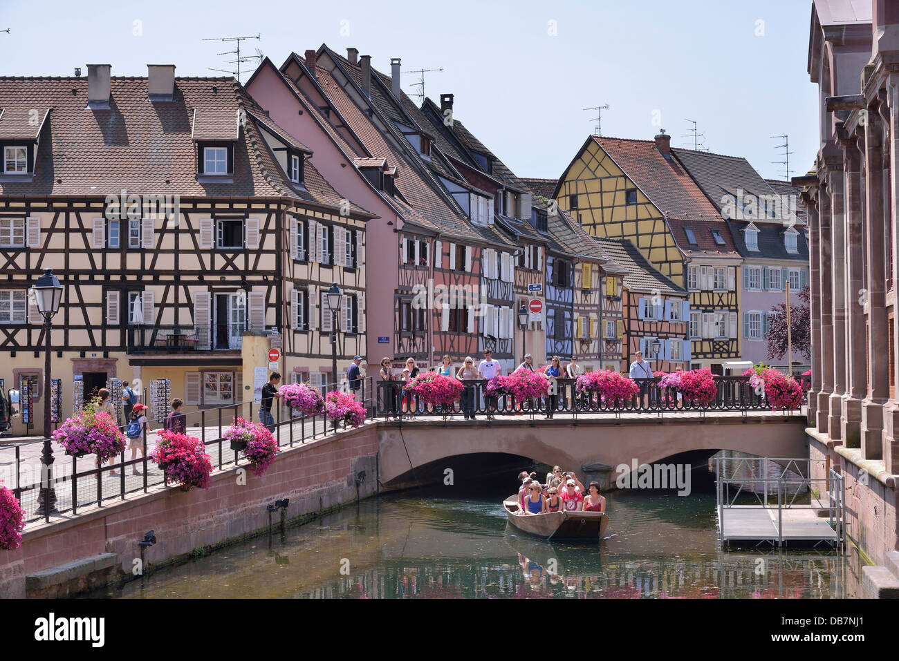 House facades at a canal hi-res stock photography and images - Alamy