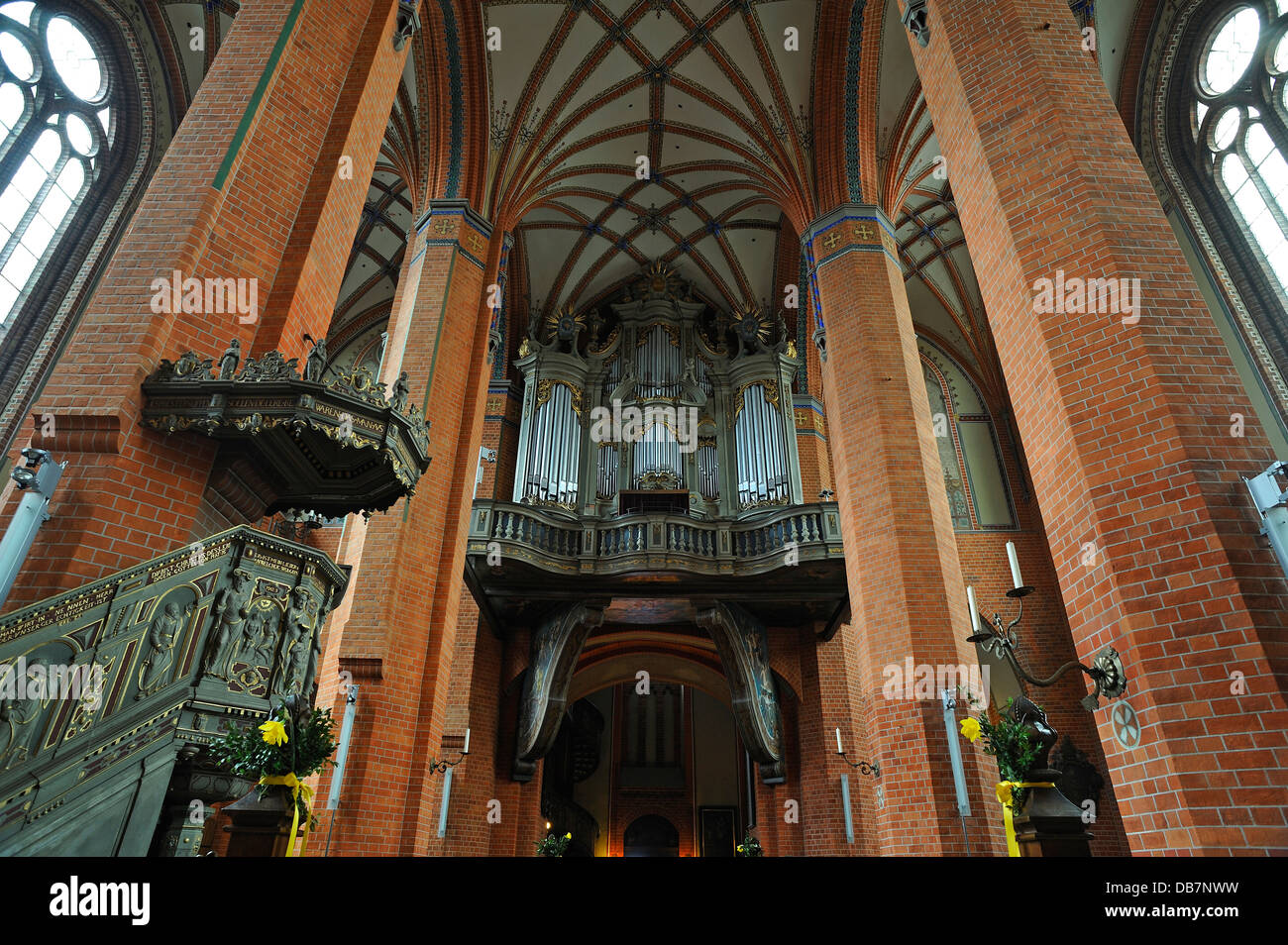 Gothic vaulted ceiling hi-res stock photography and images - Alamy