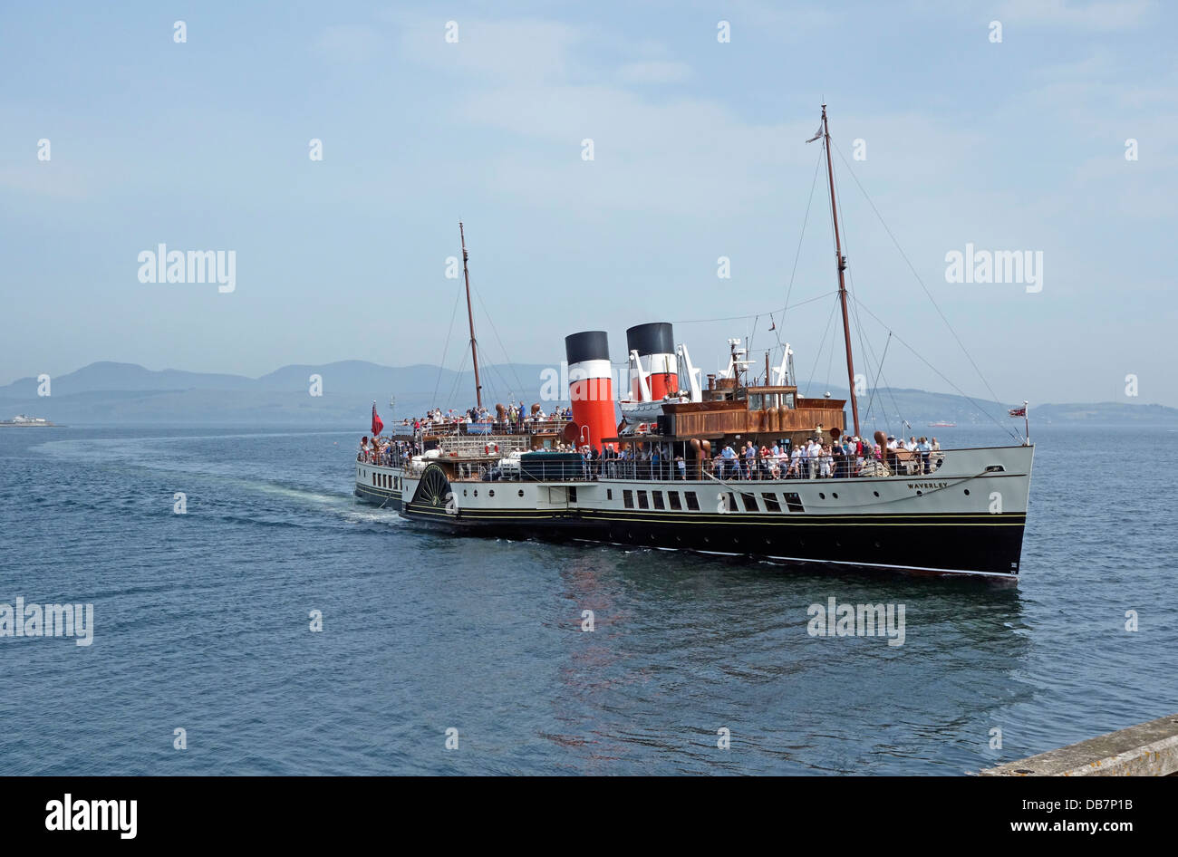 Ocean going paddle steamer Waverlely approaching the pier in Dunoon ...