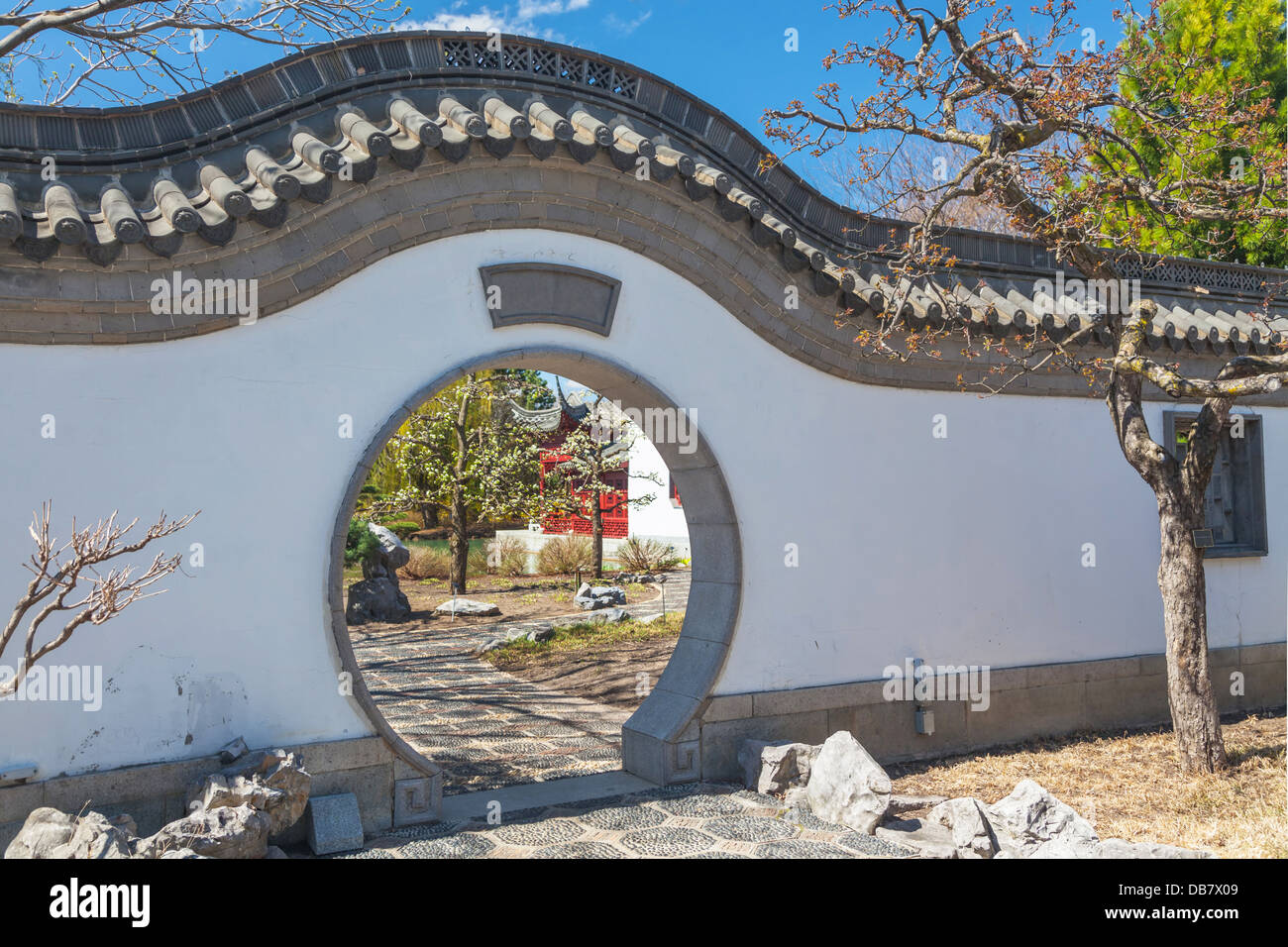 Chinese Moon Gate High Resolution Stock Photography and Images - Alamy