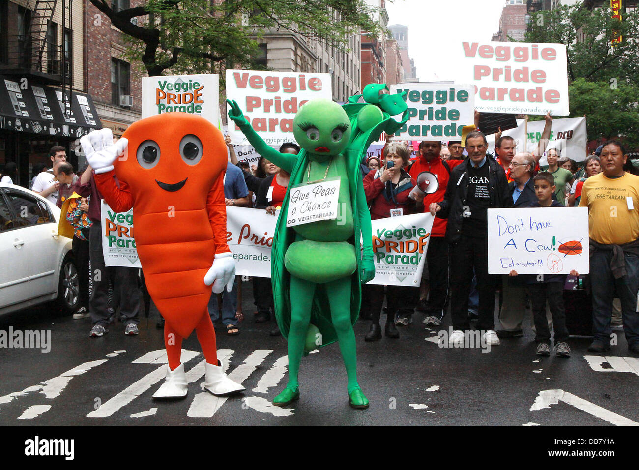 Veggie Pride Parade 2011 promoting Vegetarianism and Healthy Eating New ...