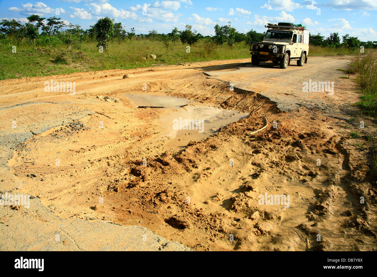 African Countries - Angola 4x4 vehicle negotiates terrible roads in ...