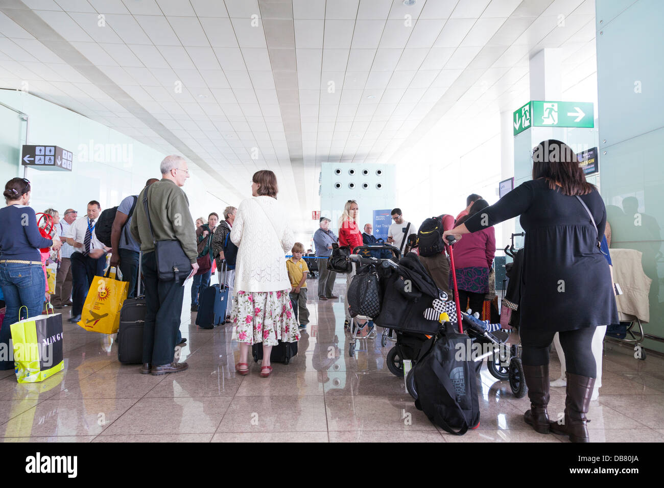Passengers boarding gate hi-res stock photography and images - Alamy