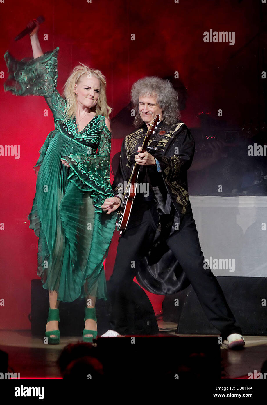 Brian May and Kerry Ellis performing at Manchester Bridgewater Hall on ...