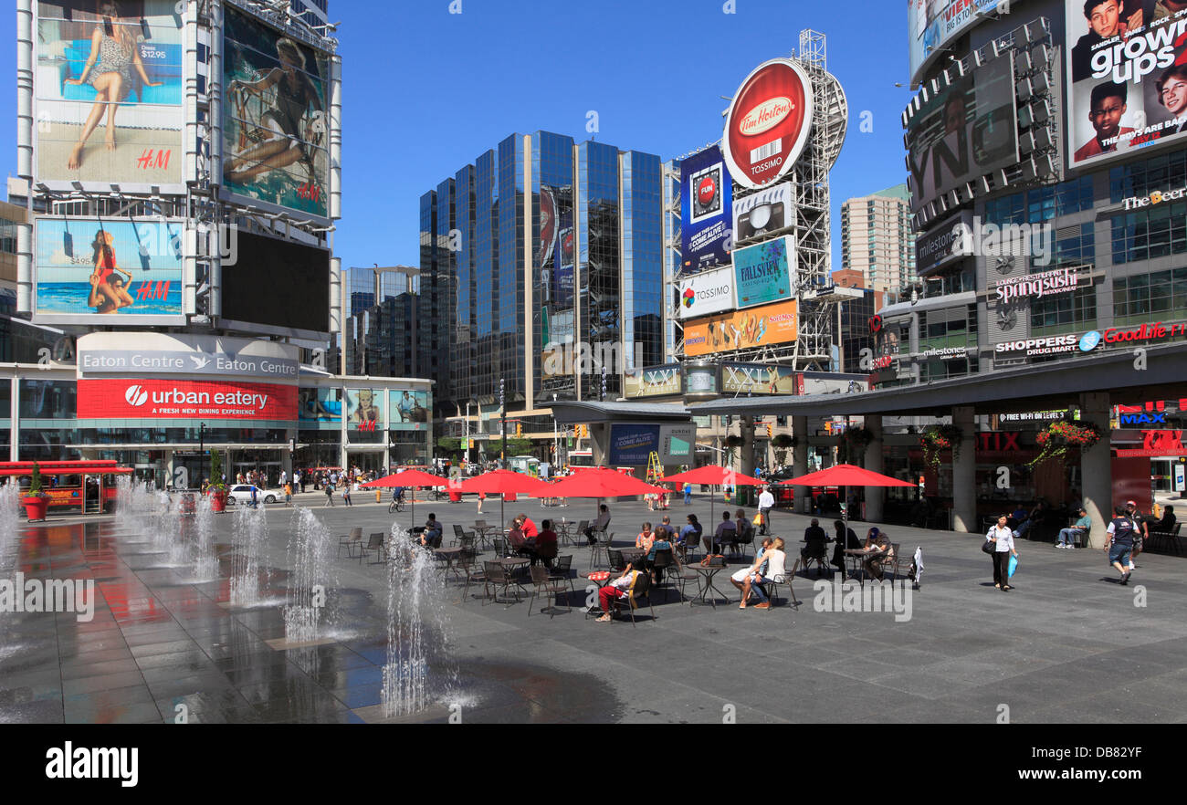 Toronto dundas square hi-res stock photography and images - Alamy