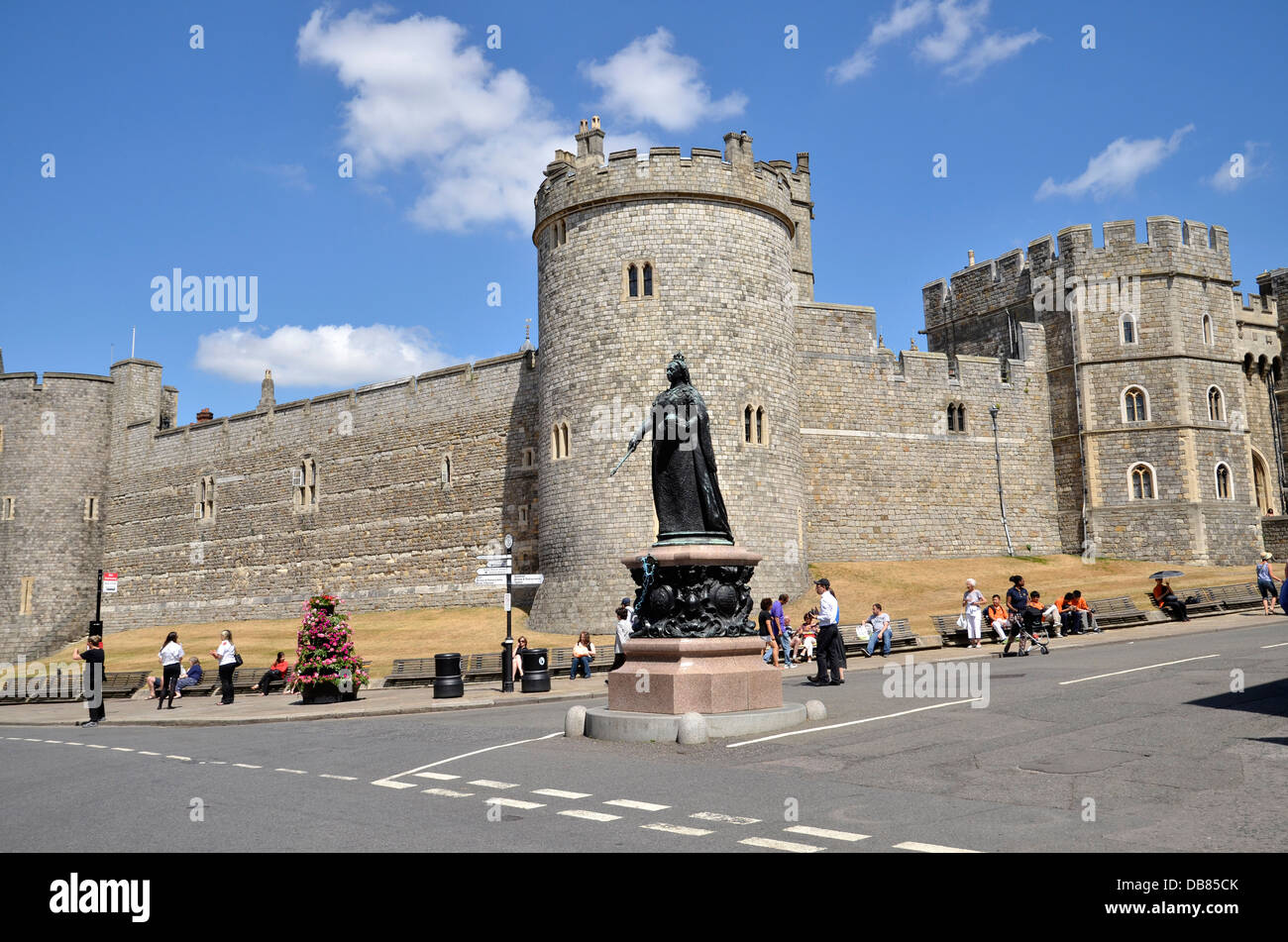 Windsor Castle and Queen Victoria statue Stock Photo - Alamy